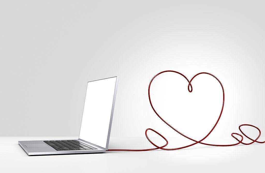 How Live Chatting with Ladies Can Help You Find Love Online